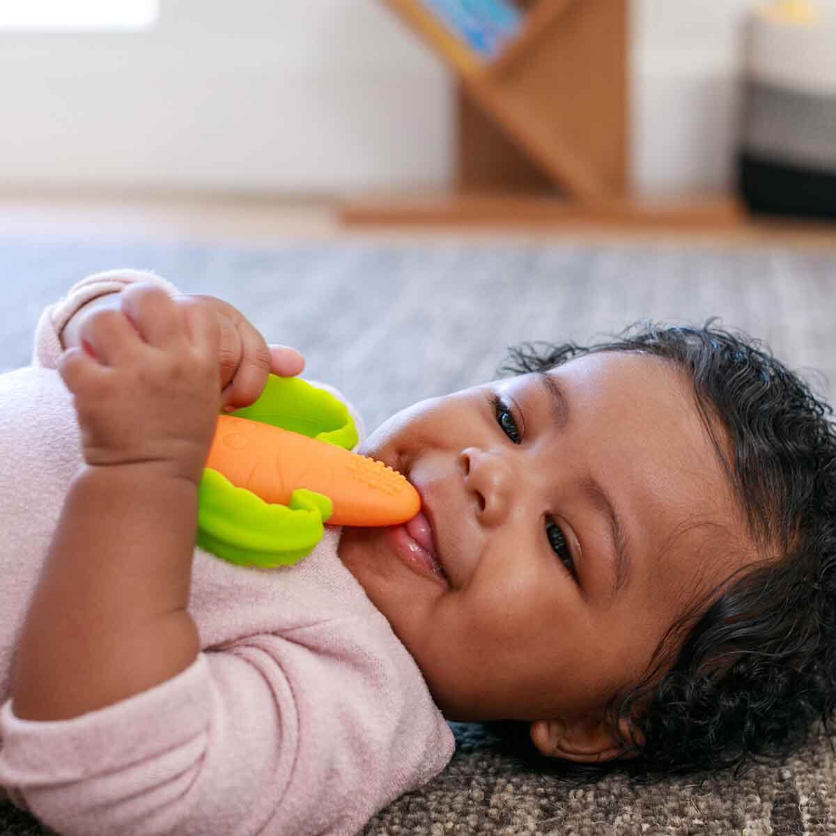 Dokulu Havuç Şekilli Dişlik | Toyzz Shop