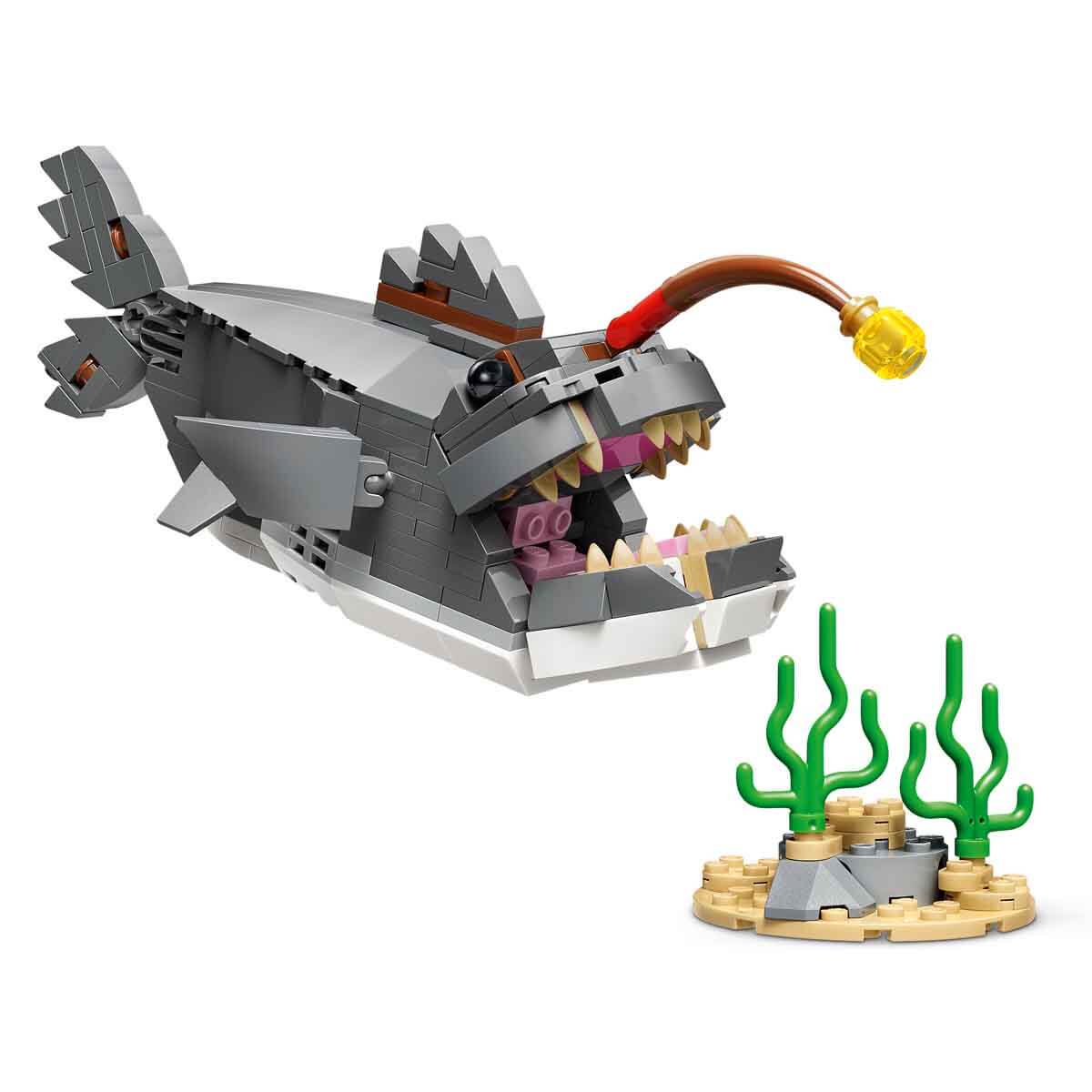 LEGO Creator Acımasız Köpek Balığı ile Hazine Sandığı 31381 - 8 Yaş ve ...