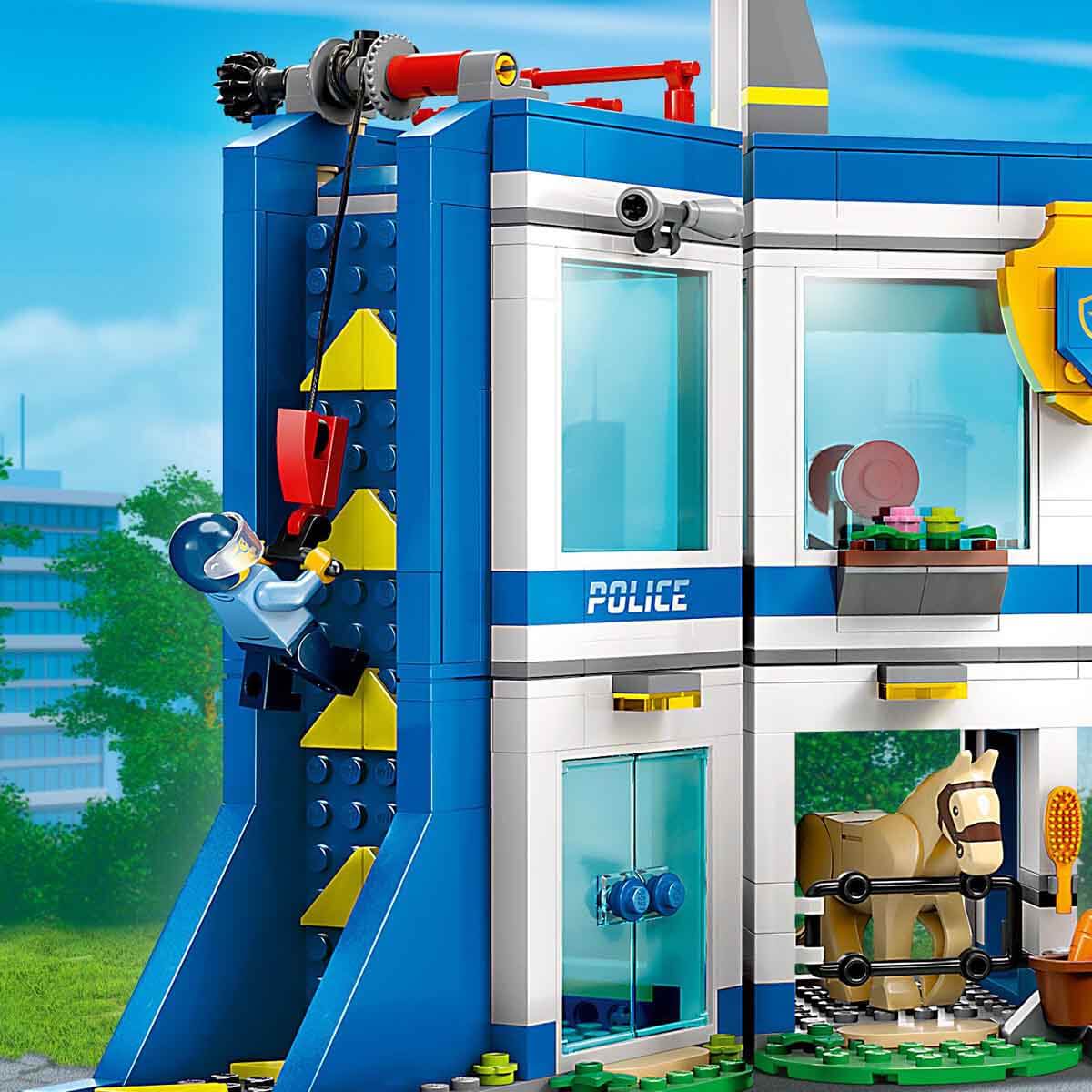 LEGO City Polis Eğitim Akademisi 60372 - 6 Yaş ve Üzeri Çocuklar için ...