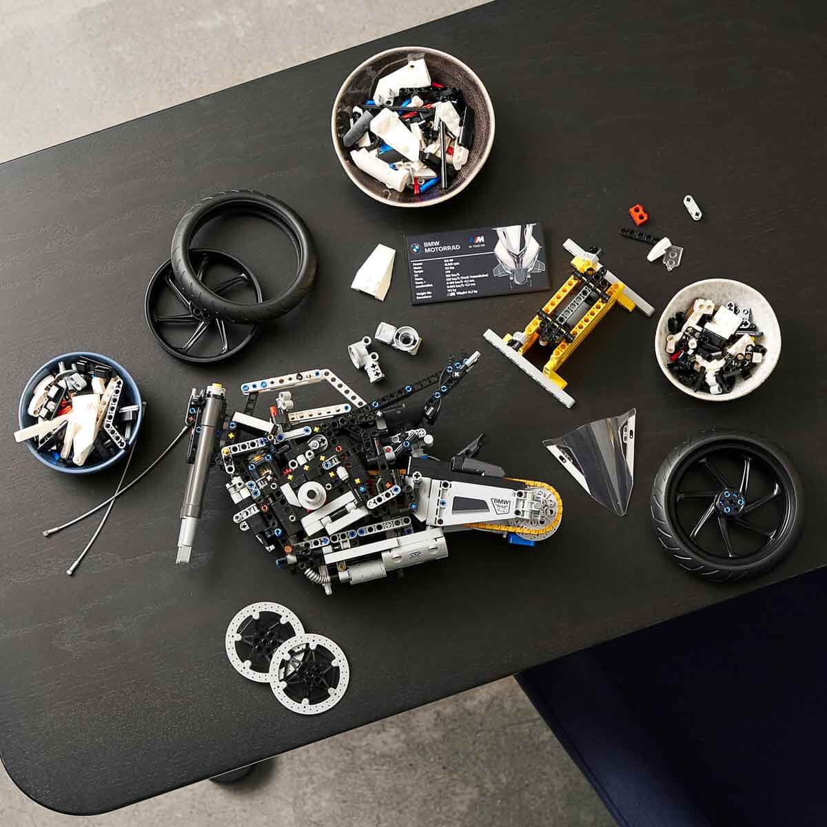 LEGO Technic BMW M 1000 RR 42130 | Toyzz Shop