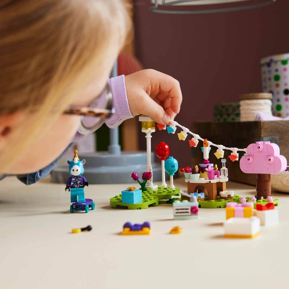 LEGO Animal Crossing Julian Doğum Gününü Kutluyor 77046 - 6 Yaş ve ...