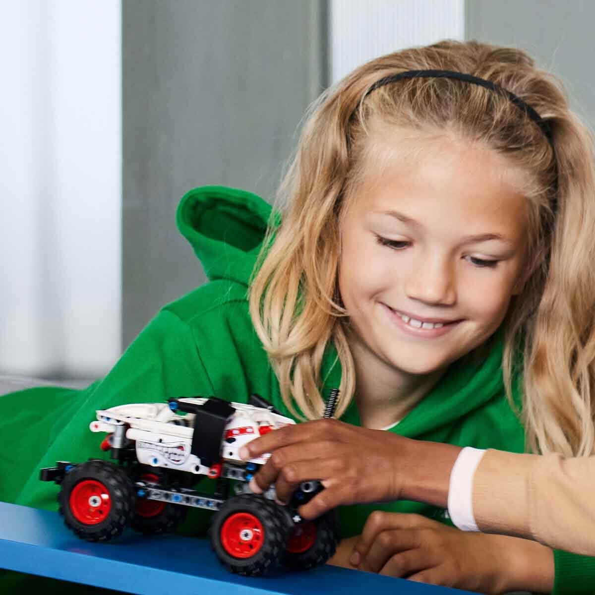 LEGO Technic Monster Jam Monster Mutt Dalmaçyalı 42150 7 Yaş ve Üzeri ...