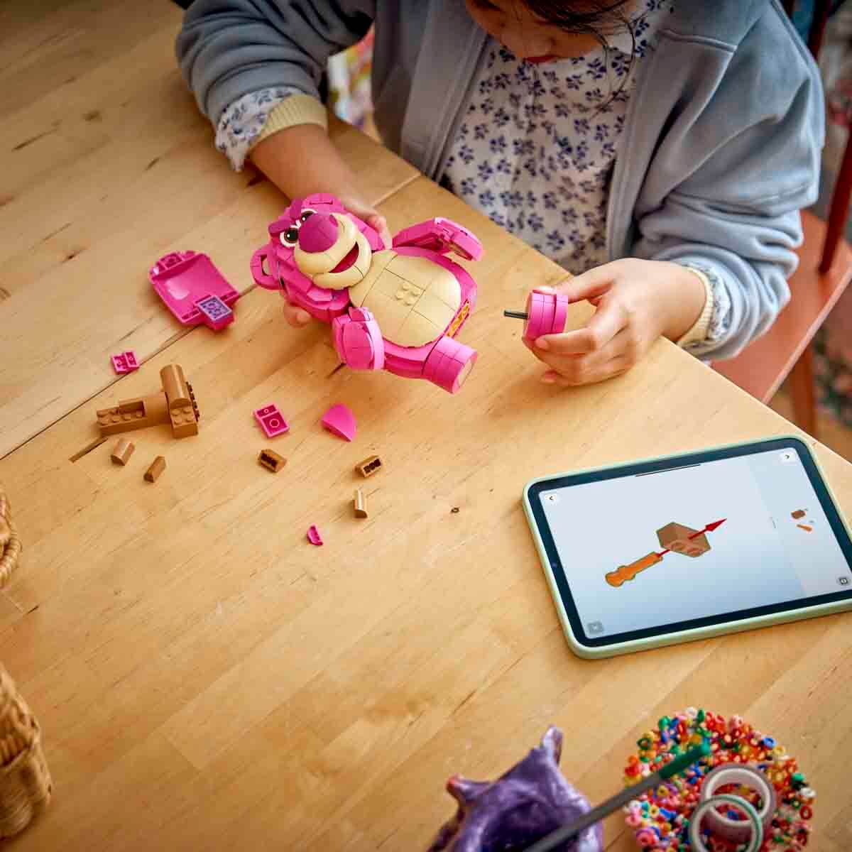 LEGO ǀ Disney ve Pixar Oyuncak Hikayesi Yumuş 43306 - 9 Yaş ve Üzeri ...