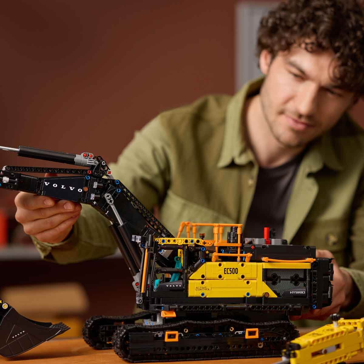 LEGO Technic Volvo EC500 Hybrid Ekskavatör 42215- Yetişkinler için ...